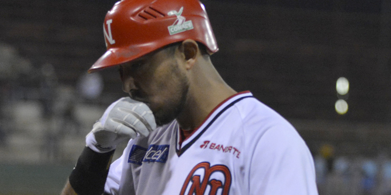 HÉCTOR VELÁZQUEZ LLEGA A 7 TRIUNFOS